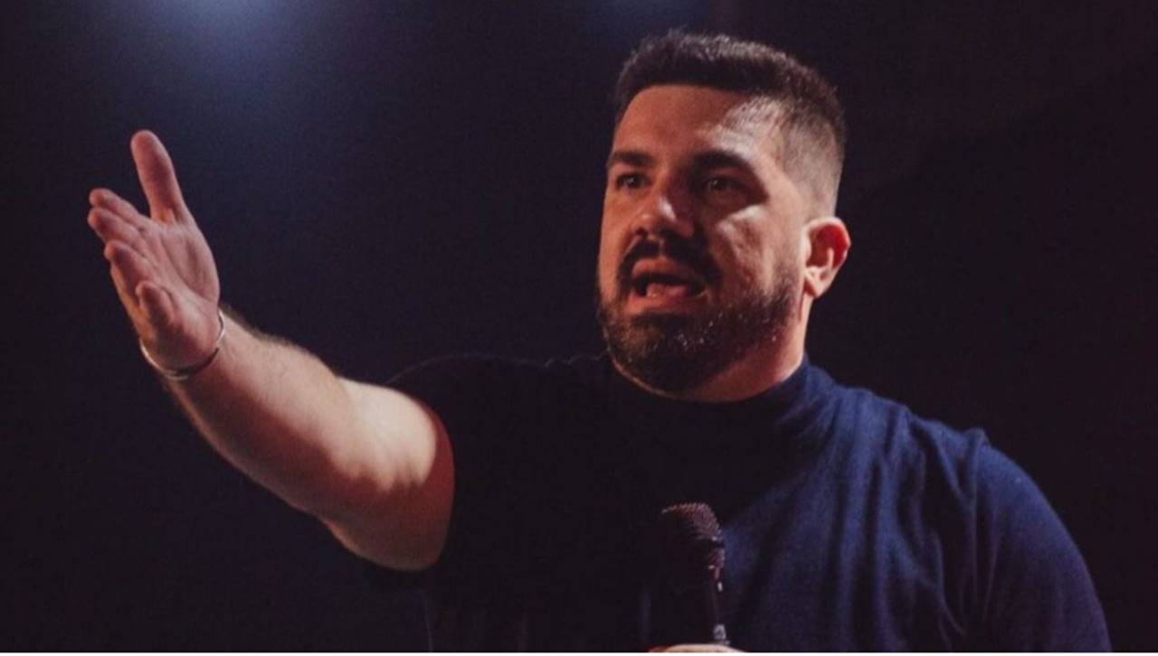 Pastor Felipe Valadão é indiciado por pregação contra ‘despachos’ de ...